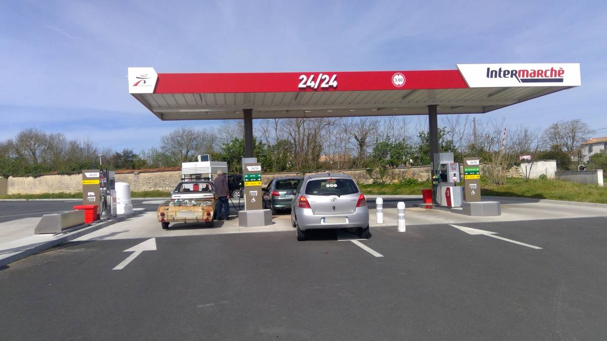 CREATION DE STATIONS-SERVICE - CENTRE DE LAVAGE-